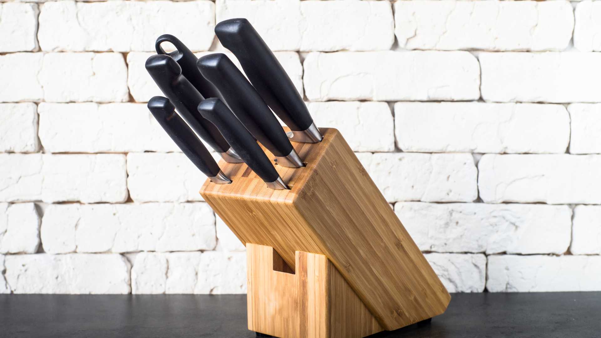 How to Dispose of Kitchen Knives Safely & Responsibly in UK?